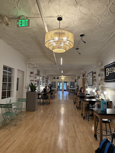 Schoolyard Beer Garden – Denver - Restaurante Afrodita